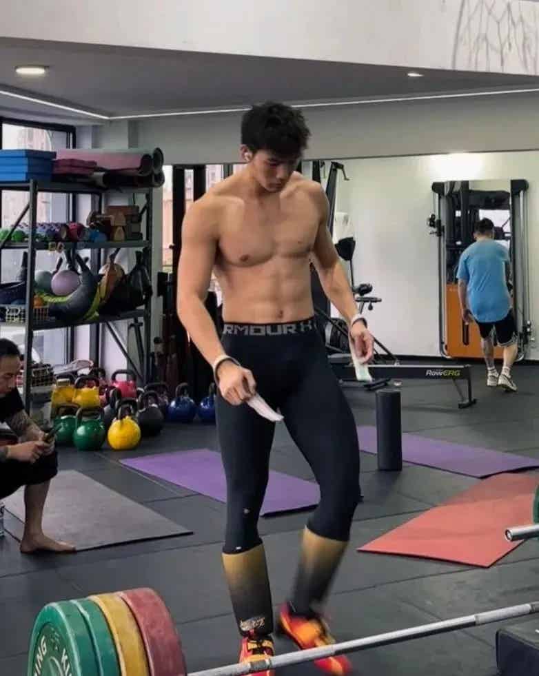 187CM黑皮腹肌高弹猛男，广东大盘肌！ - 白袜体育生白袜体育生